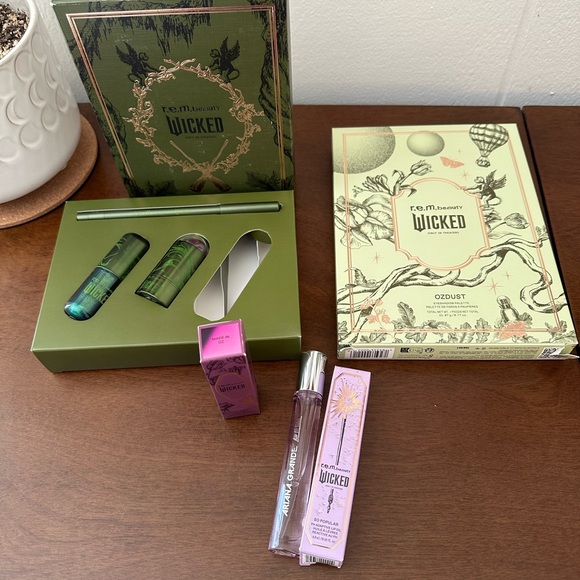 R.E.M. Beauty | Makeup | Rem Wicked Makeup Set | Poshmark